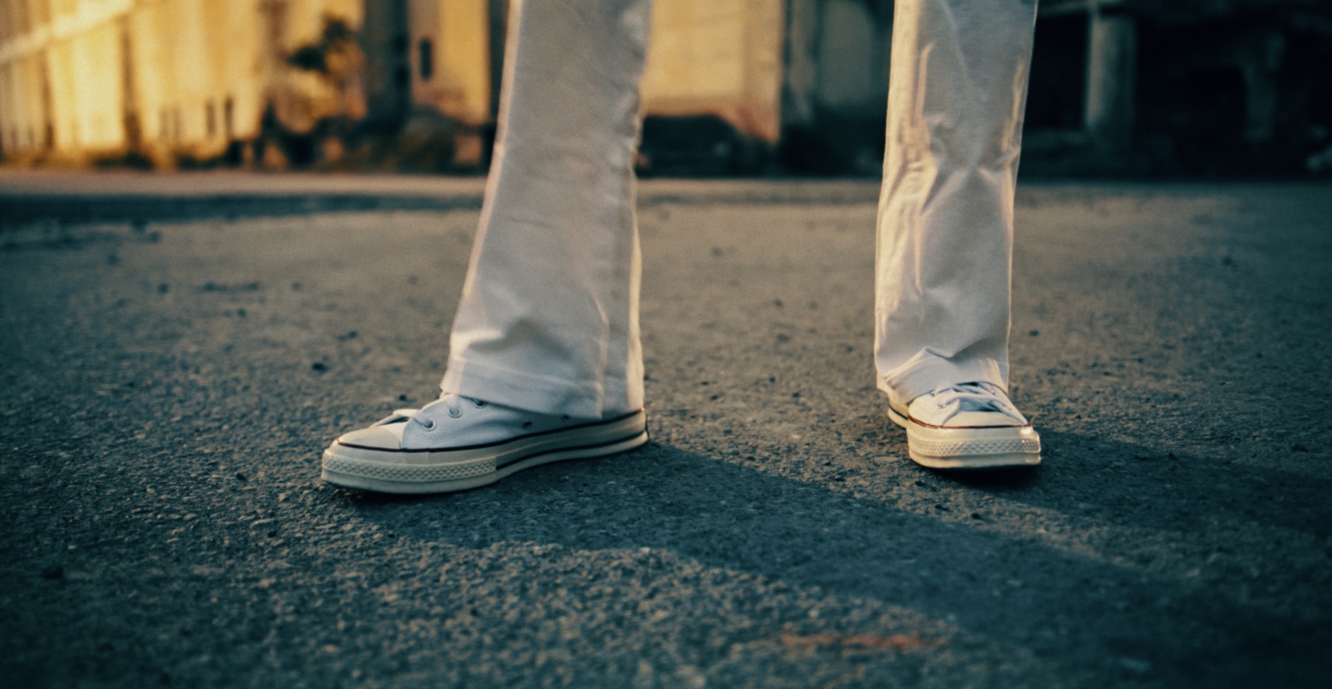 Screen grabs from the «Mavi Solman – Deniyorum Ama» music video. Color ...