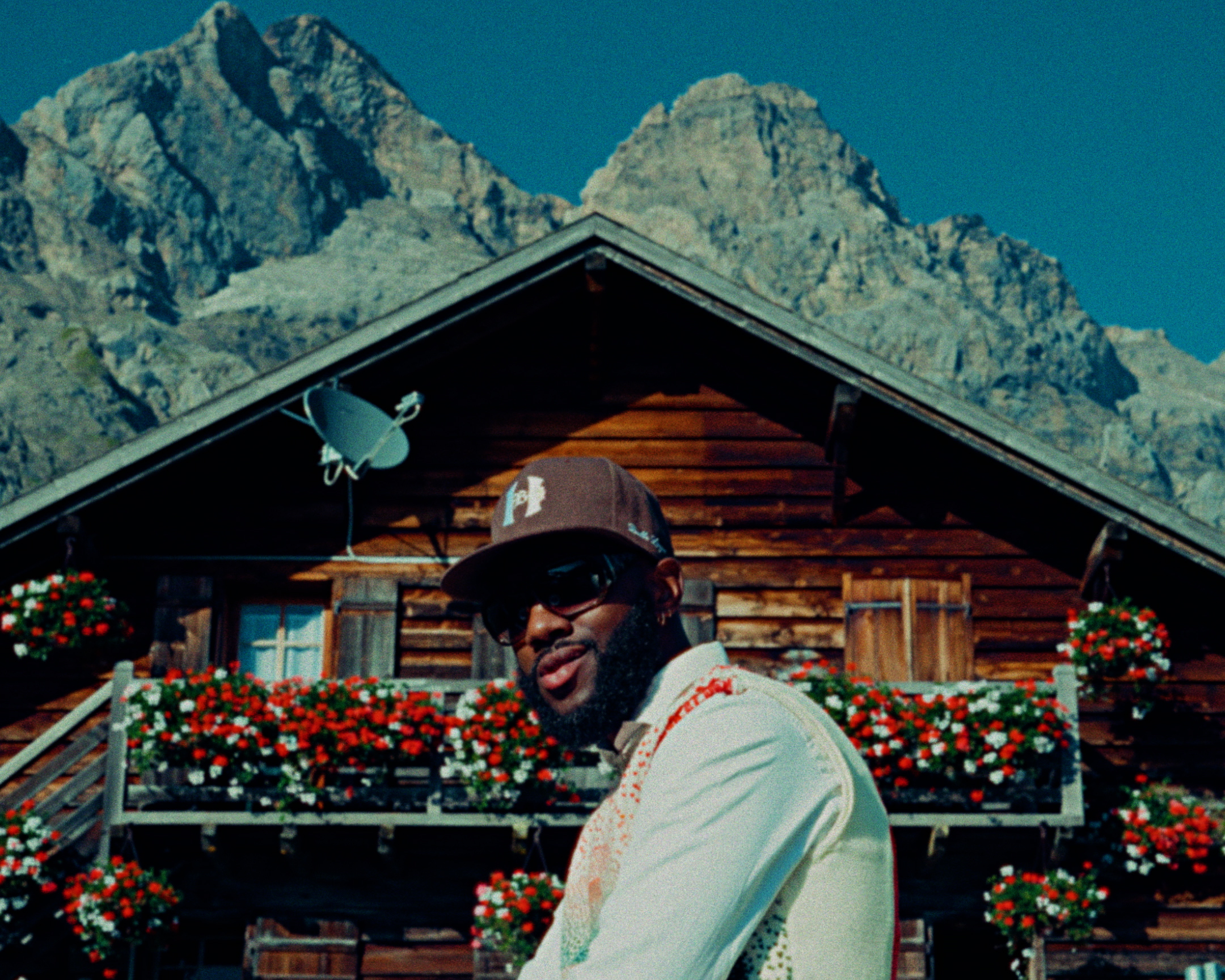 Screen grabs from the «Lakna ft. Malcolm – Sans écran» project. Color ...