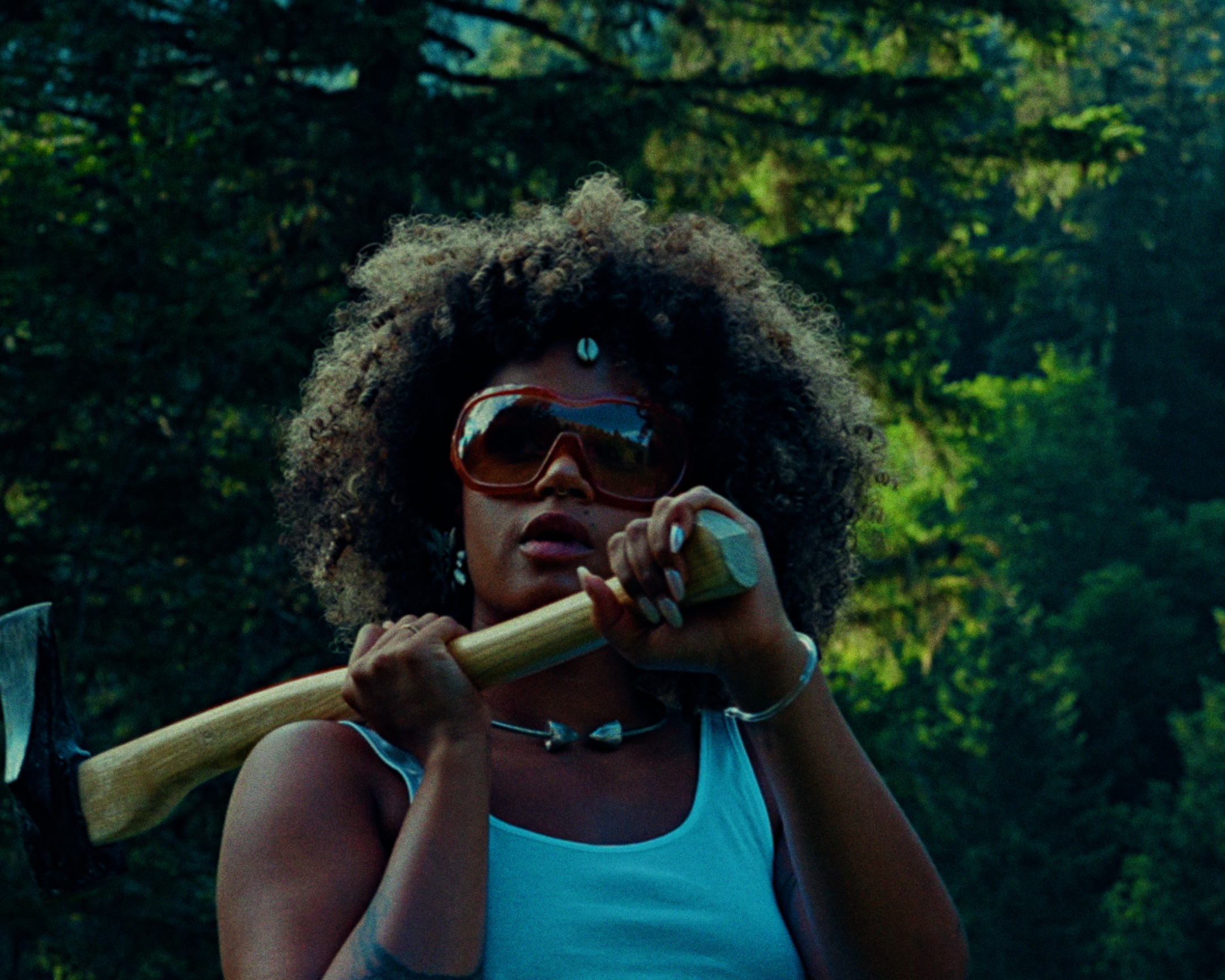 Screen grabs from the «Lakna ft. Malcolm – Sans écran» project. Color ...