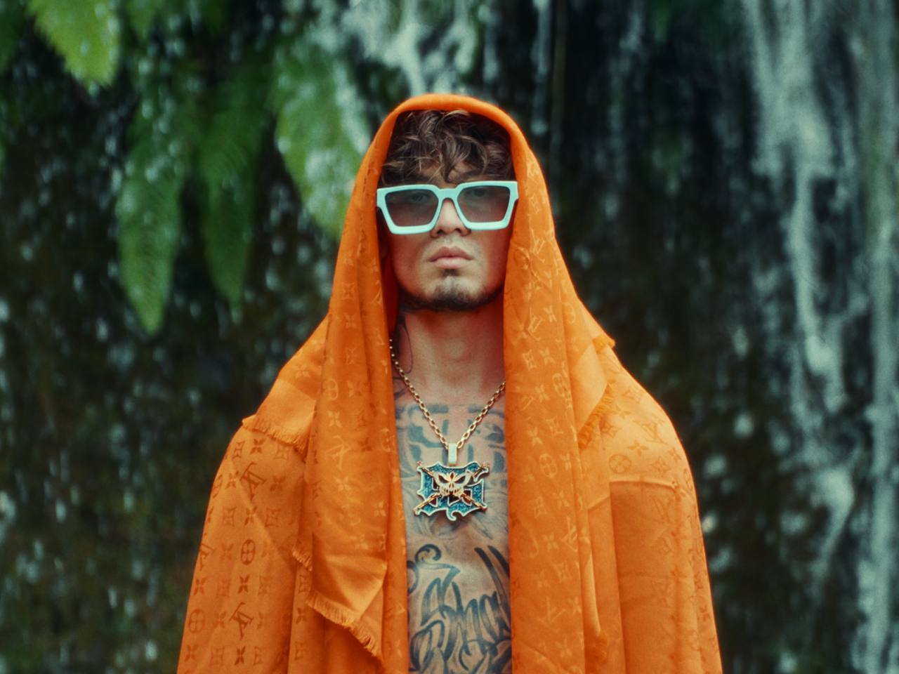 Screen grabs from the «Çakal – Doyamadım» music video. Color graded by ...