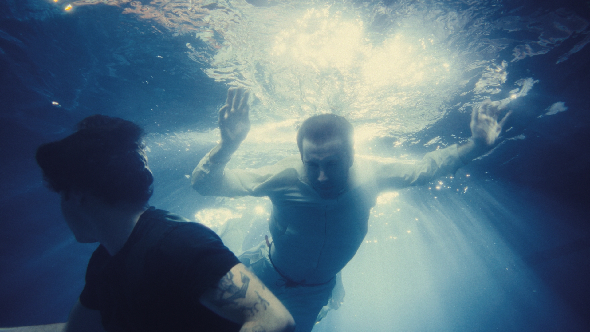 Screen grabs from “The Marías Underwater” project. Shot and edited by Bowen Moreno – Dehancer Blog