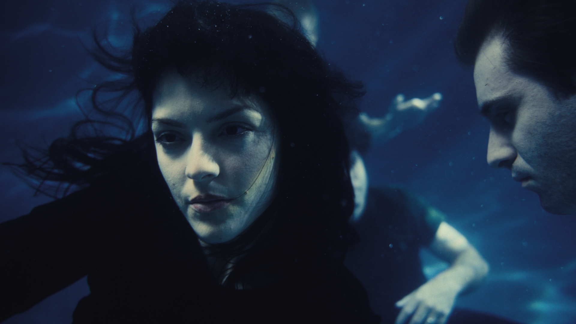 Screen grabs from “The Marías Underwater” project. Shot and edited by Bowen Moreno – Dehancer Blog