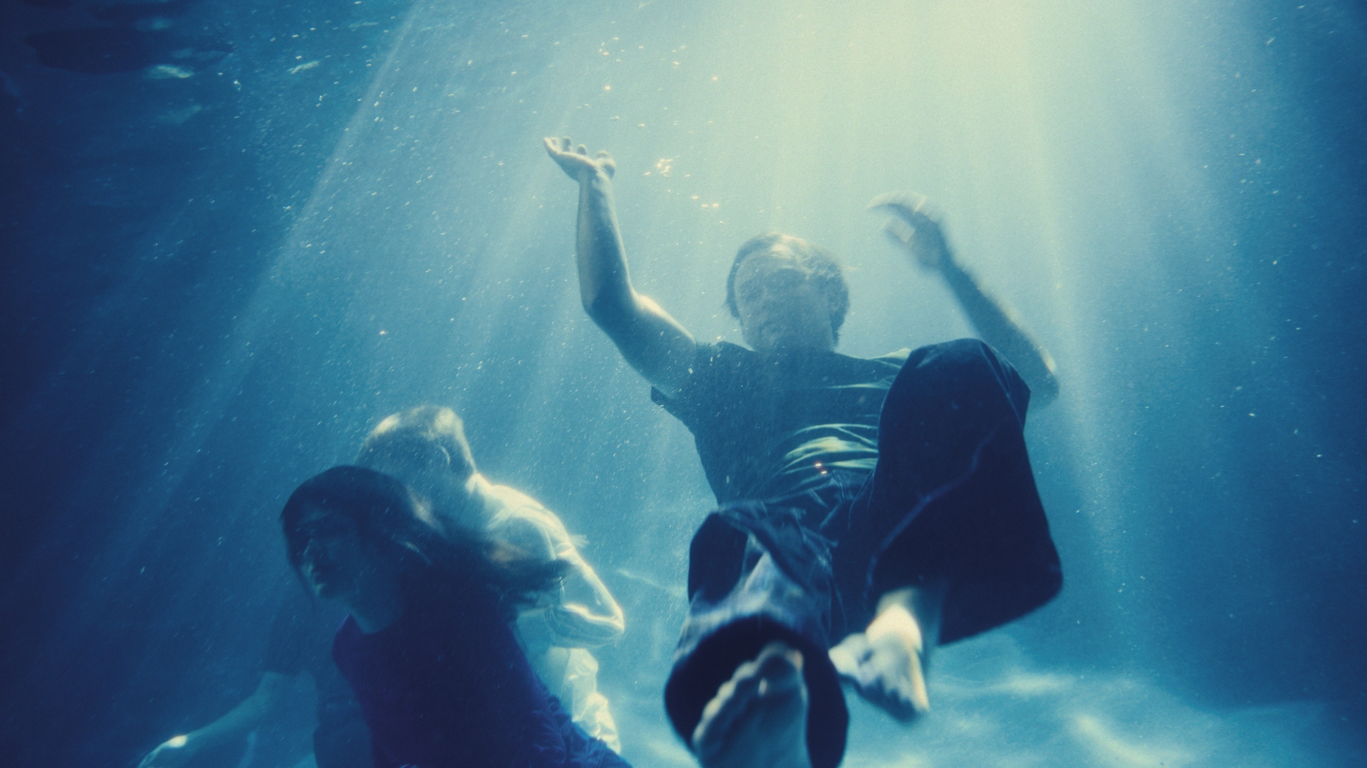 Screen grabs from “The Marías Underwater” project. Shot and edited by Bowen Moreno – Dehancer Blog